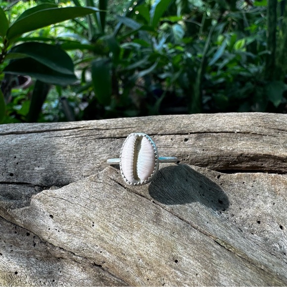Hand Crafted | Jewelry | Coffee Bean Trivia Cowrie Shell Floral ...